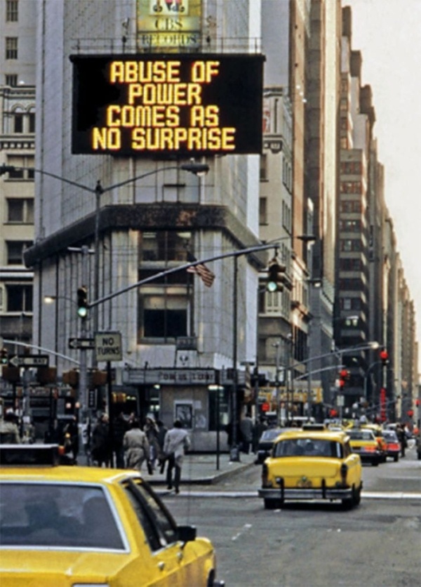 Jenny Holzer – Las Mujeres en el arte